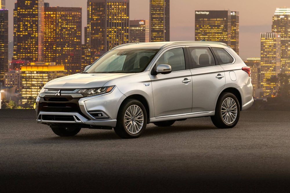 รีวิว Mitsubishi Outlander ปลั๊กอินไฮบริดหน้าลุง ราคามือสองน่ารัก - ลอง ...